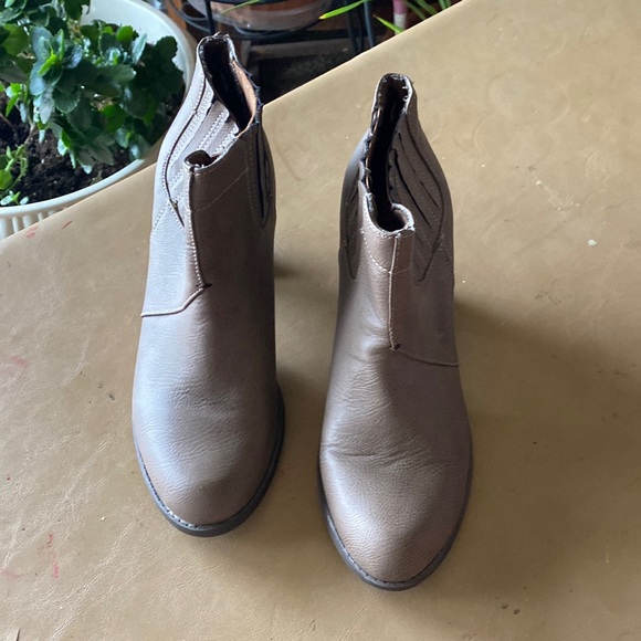 BONGO | Shoes | Bingo Tan Ankle Boots Size 9 Wore Once Or Twice | Poshmark